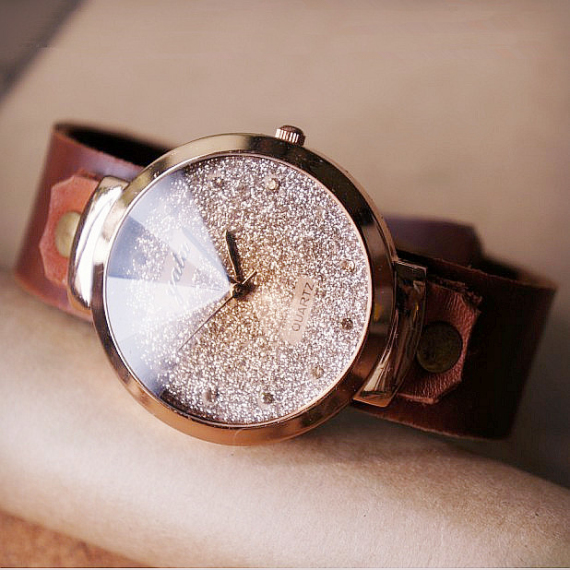 Retro Leather Women Quartz Watch on Luulla