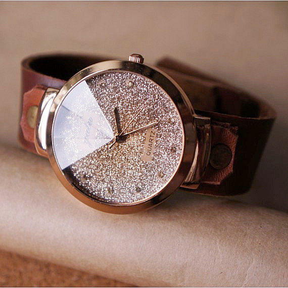 Retro Leather Women Quartz Watch on Luulla